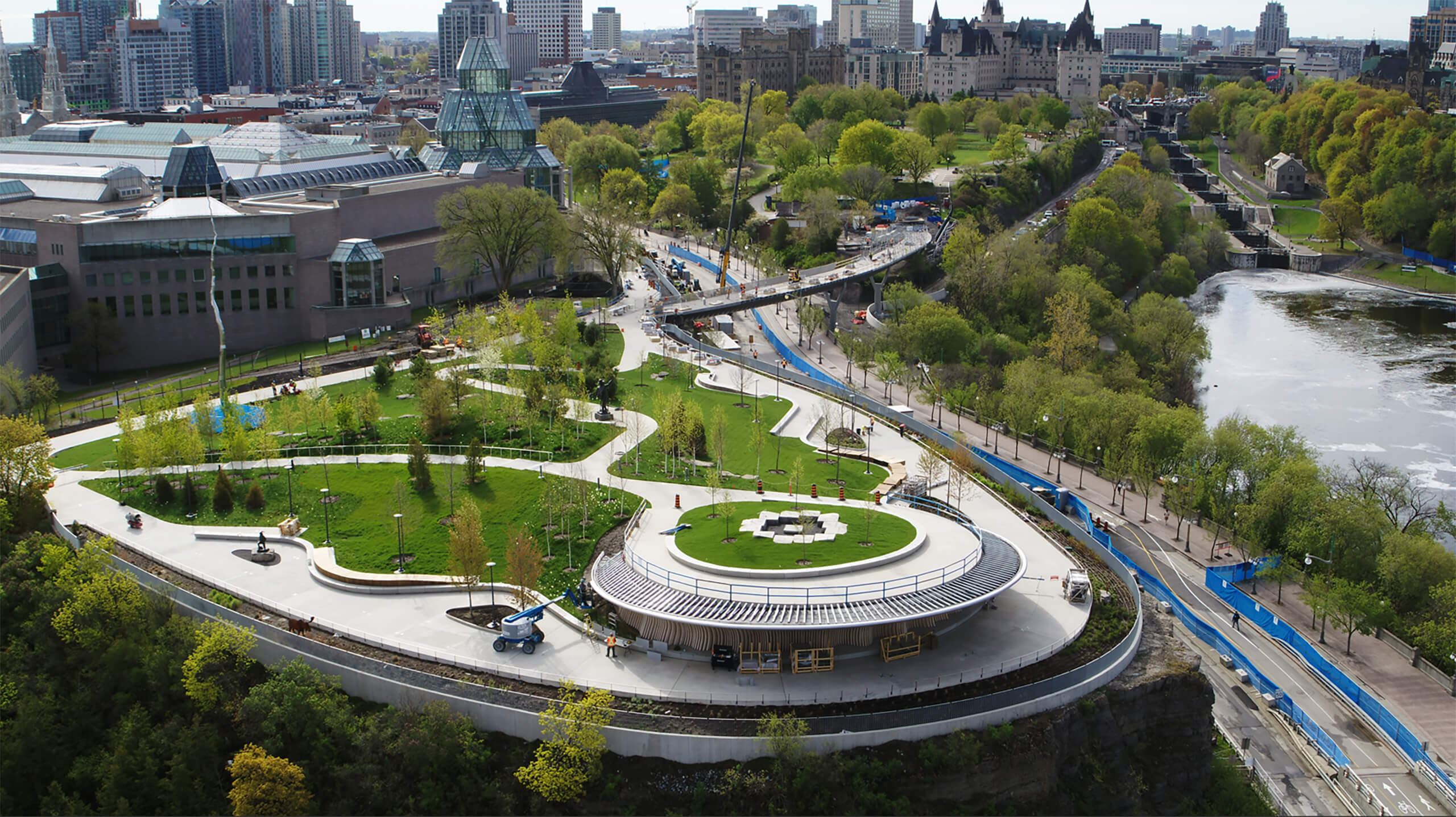 Kìwekì Point (formerly Nepean Point) – Janet Rosenberg & Studio